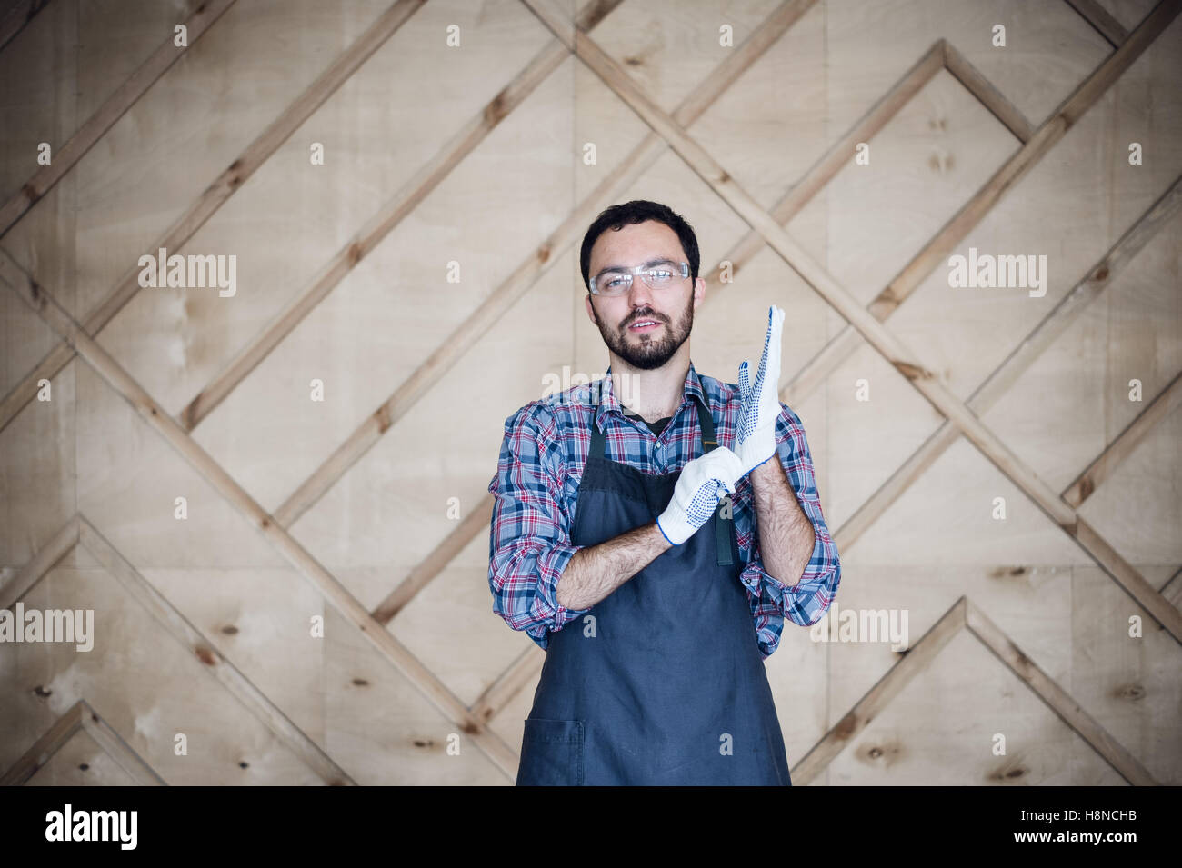Construction site carpenter wearing hi-res stock photography and images ...