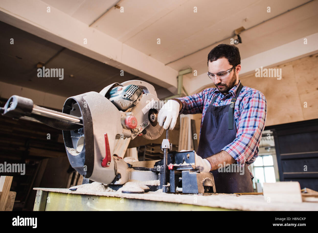 Carpenter Using Circular Saw for wood at his workshop Stock Photo - Alamy