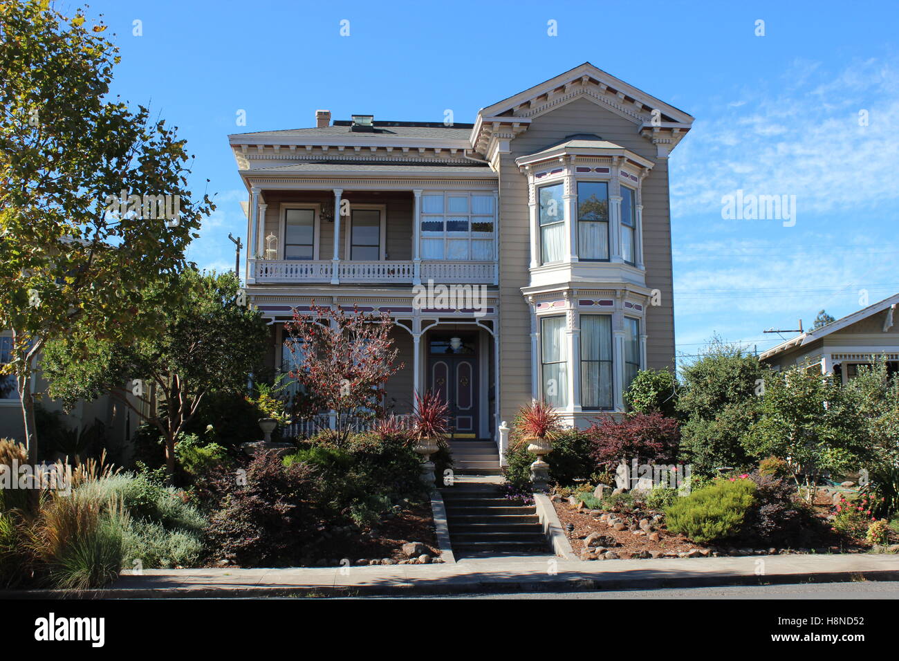 Italianate house hi-res stock photography and images - Alamy