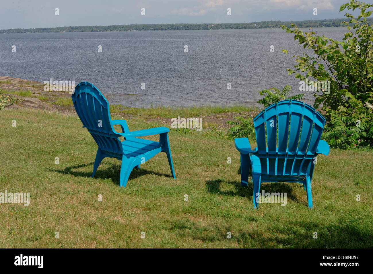 Empty chairs lawn hi-res stock photography and images - Alamy