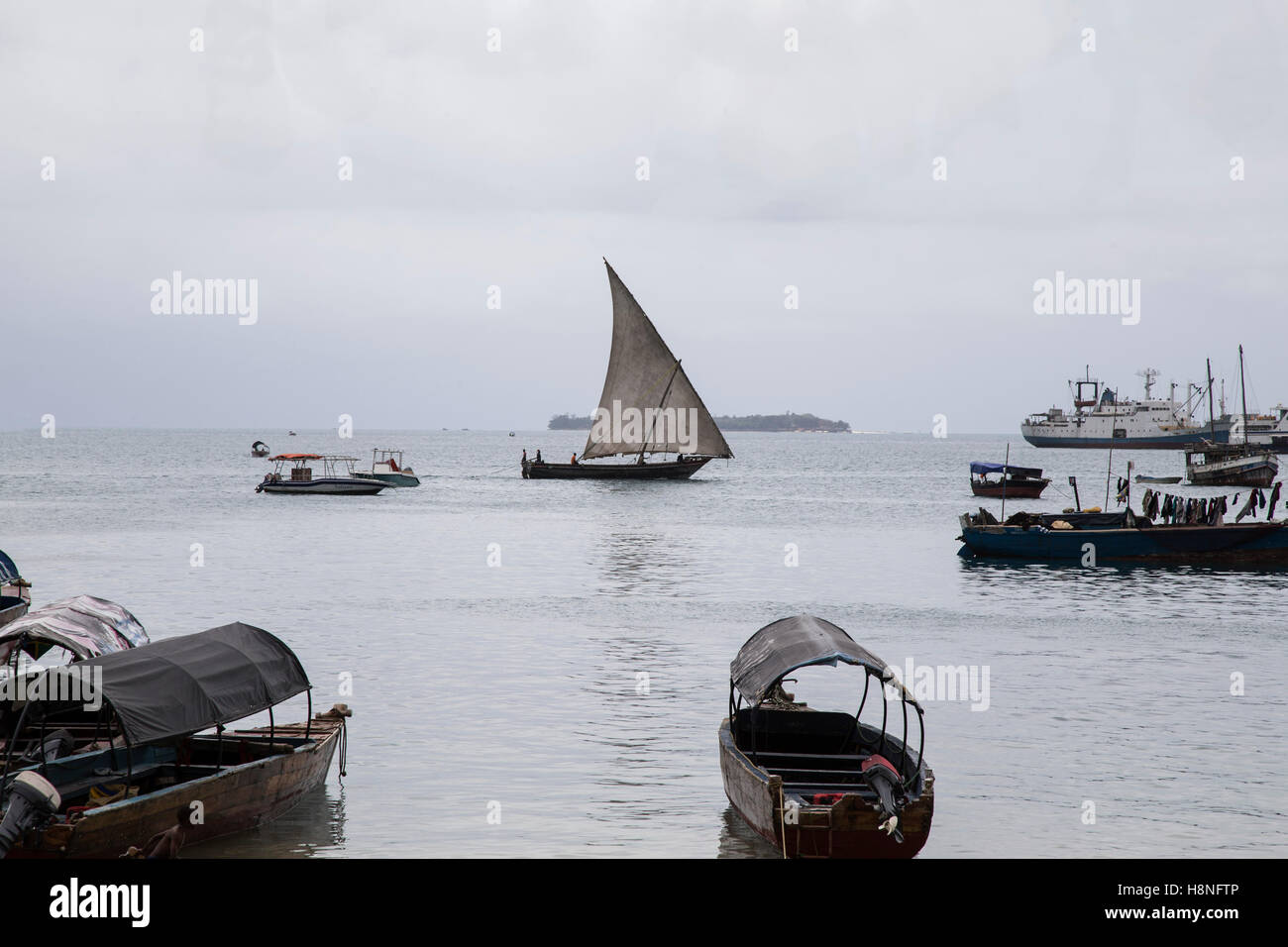 Lateen sail boat hi-res stock photography and images - Alamy