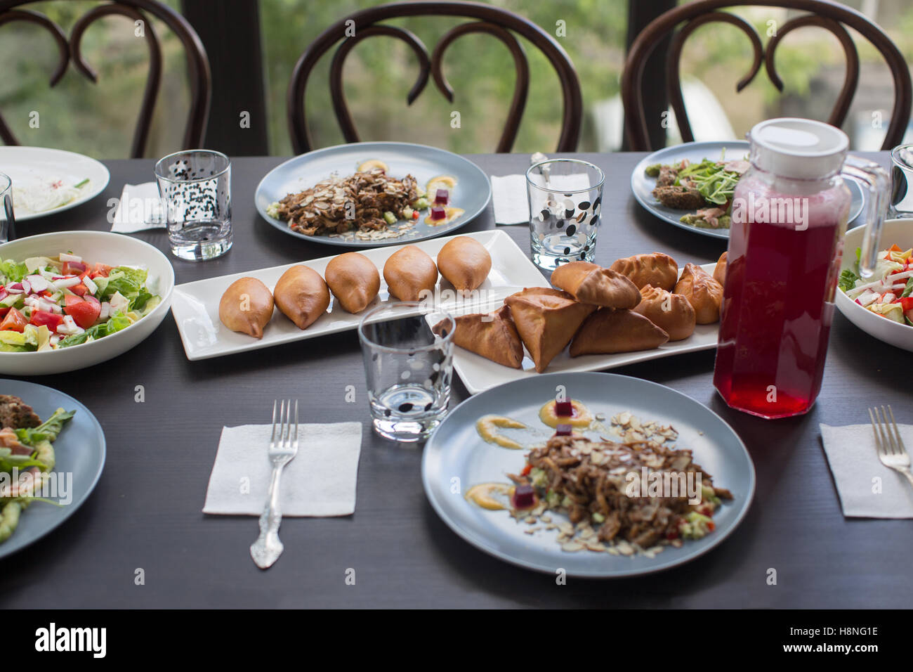 Decorated dinner table hi-res stock photography and images - Alamy
