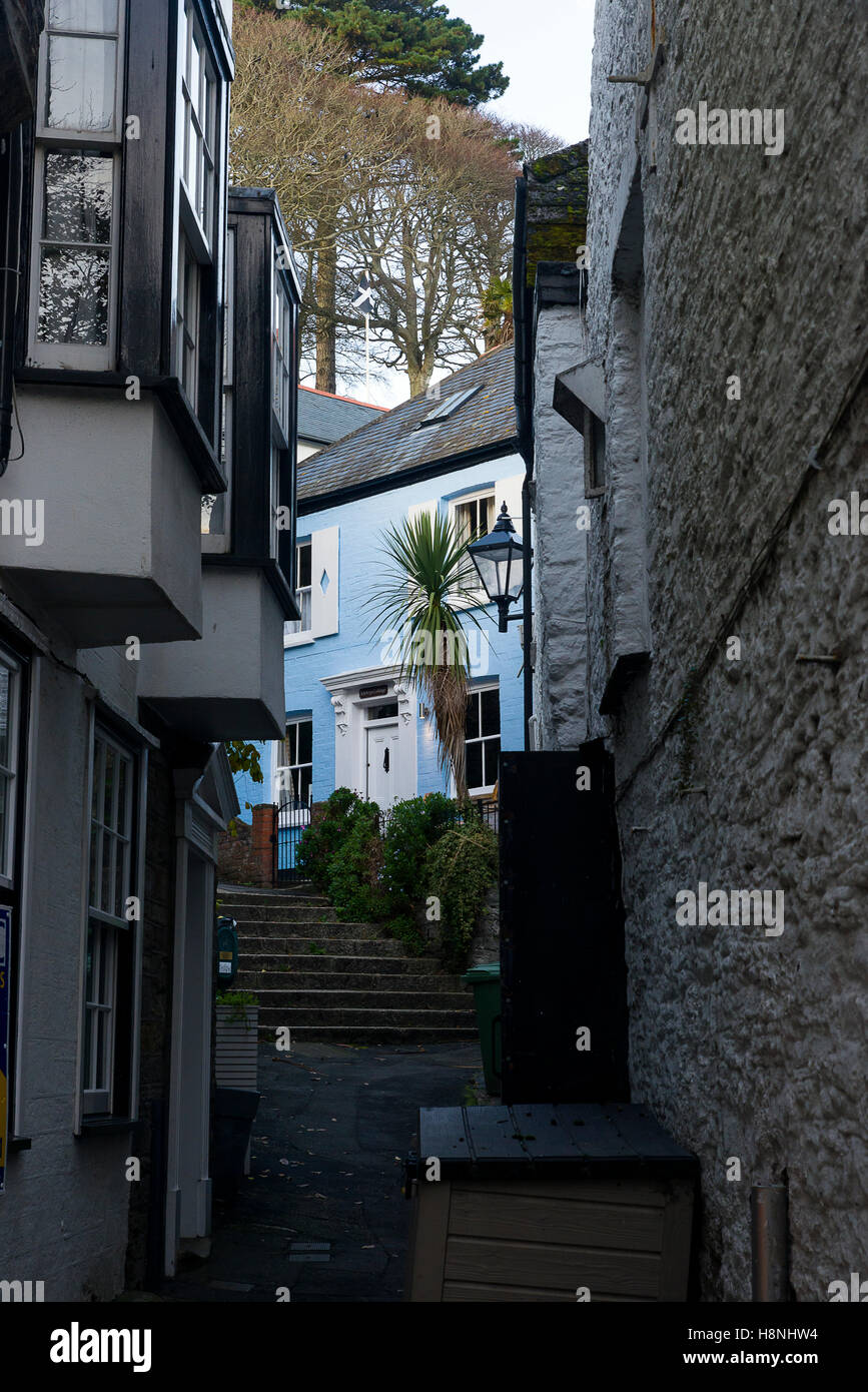 Narrow winding alley hi-res stock photography and images - Alamy