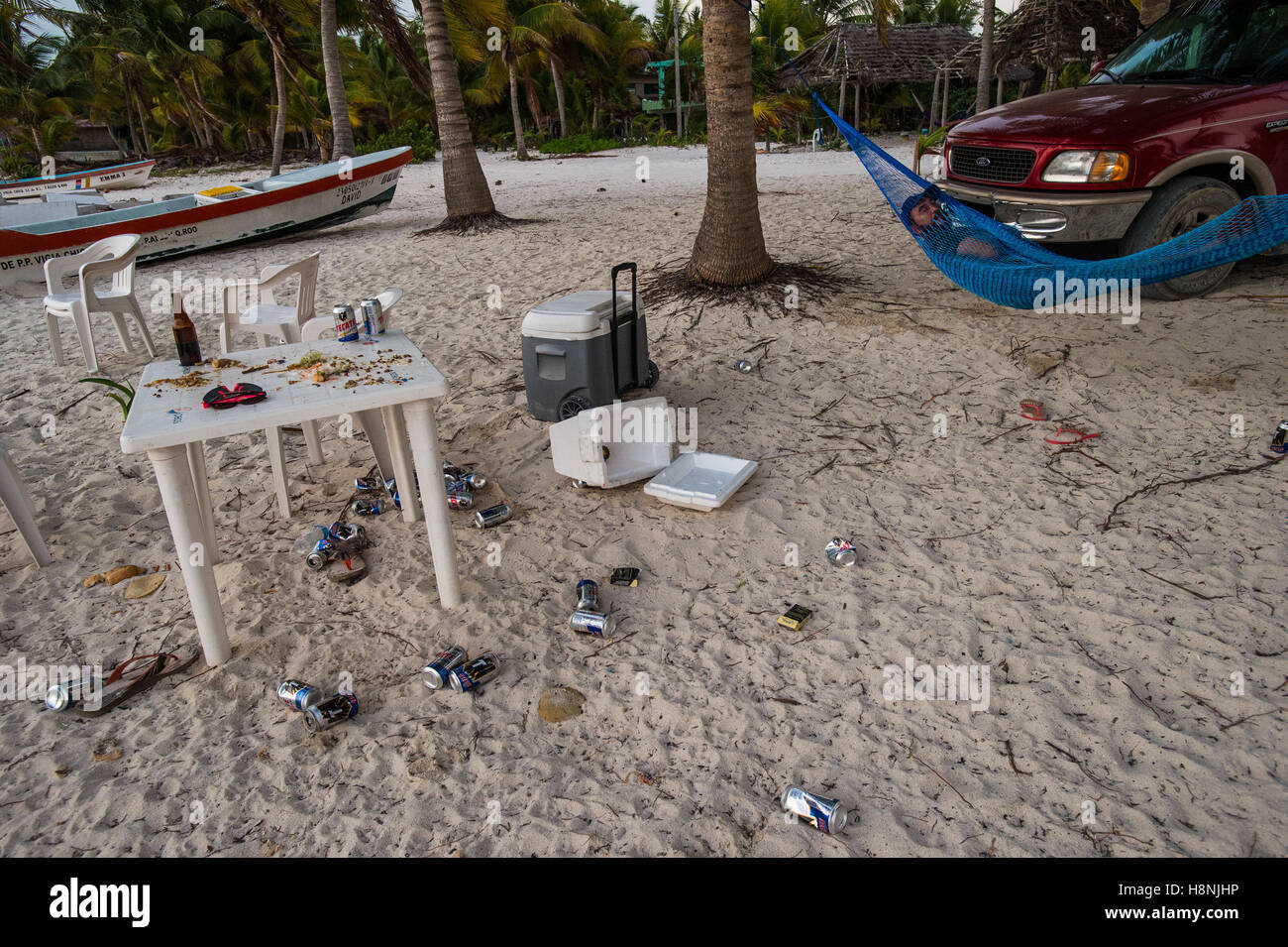 Beach party hi-res stock photography and images - Alamy