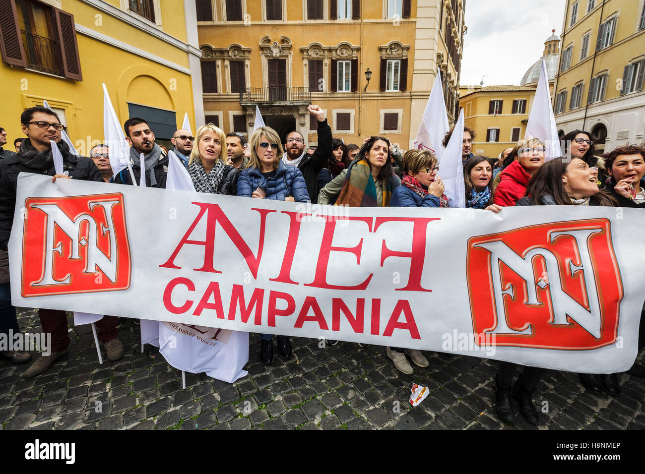 Rome, Italy. 14th Nov, 2016. Hundreds of temporary teachers take part ...