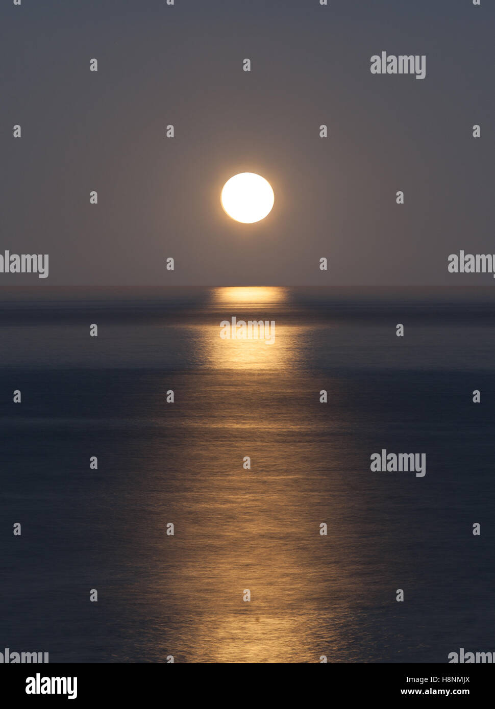 Super moon sets over the Pacific ocean in Laguna Beach, California ...