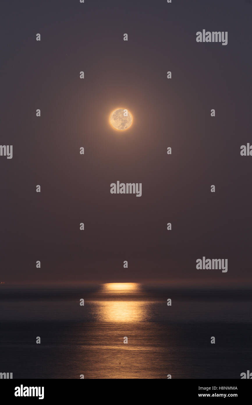 Super moon sets over the Pacific ocean in Laguna Beach, California ...