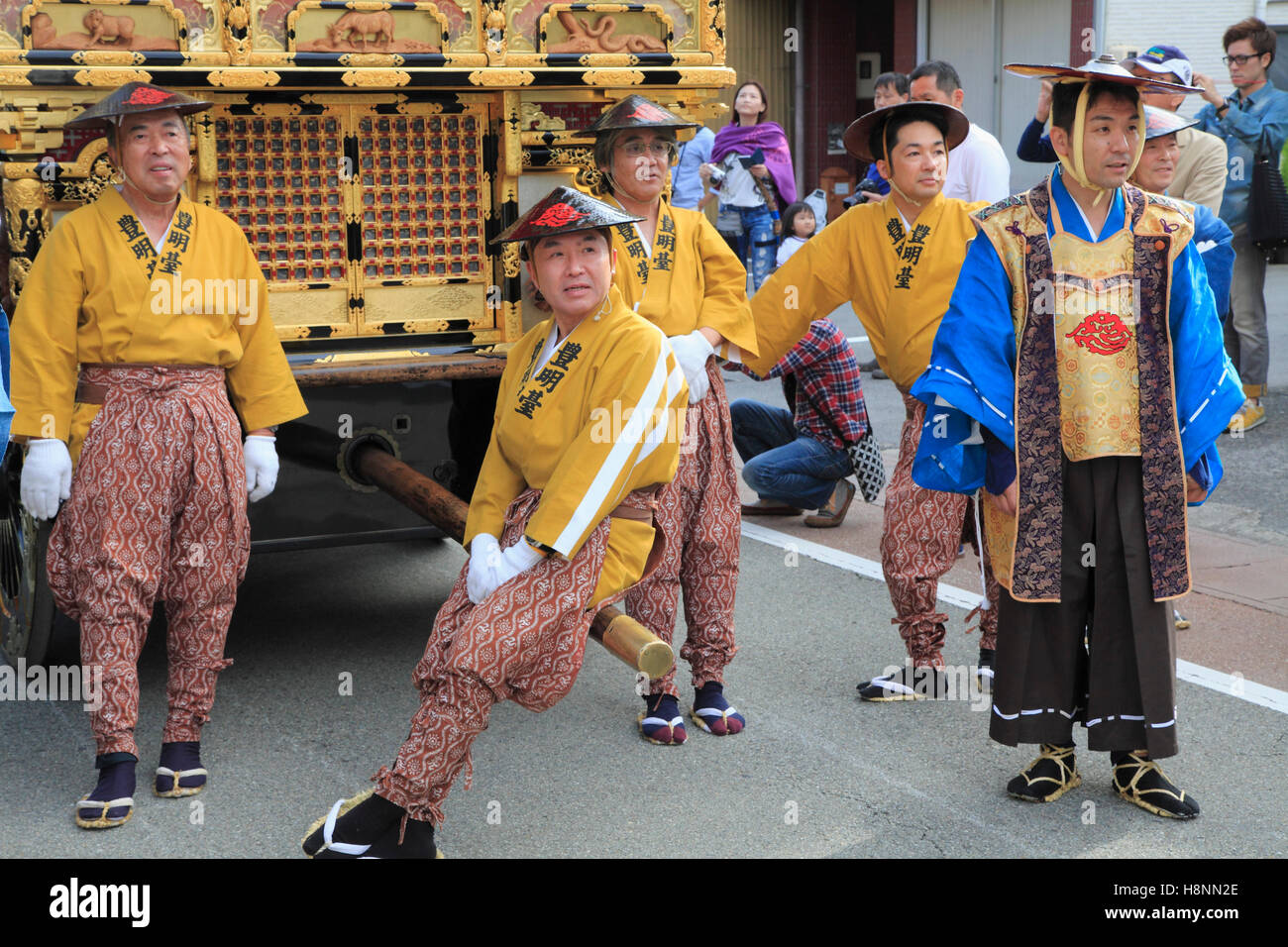 Japan, Gifu, Takayama, festival, procession, float, yatai, people Stock ...