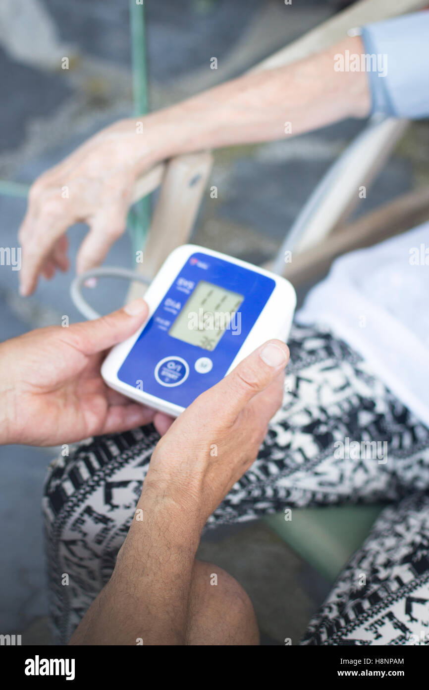 Cardiac blood pressure and irregular heart beat pulse rate meter to ...