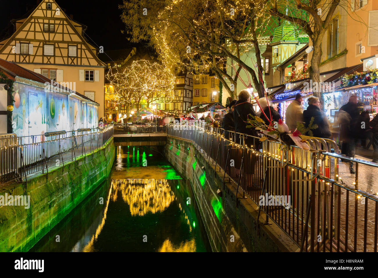 Shopping center atmosphere hi-res stock photography and images - Alamy