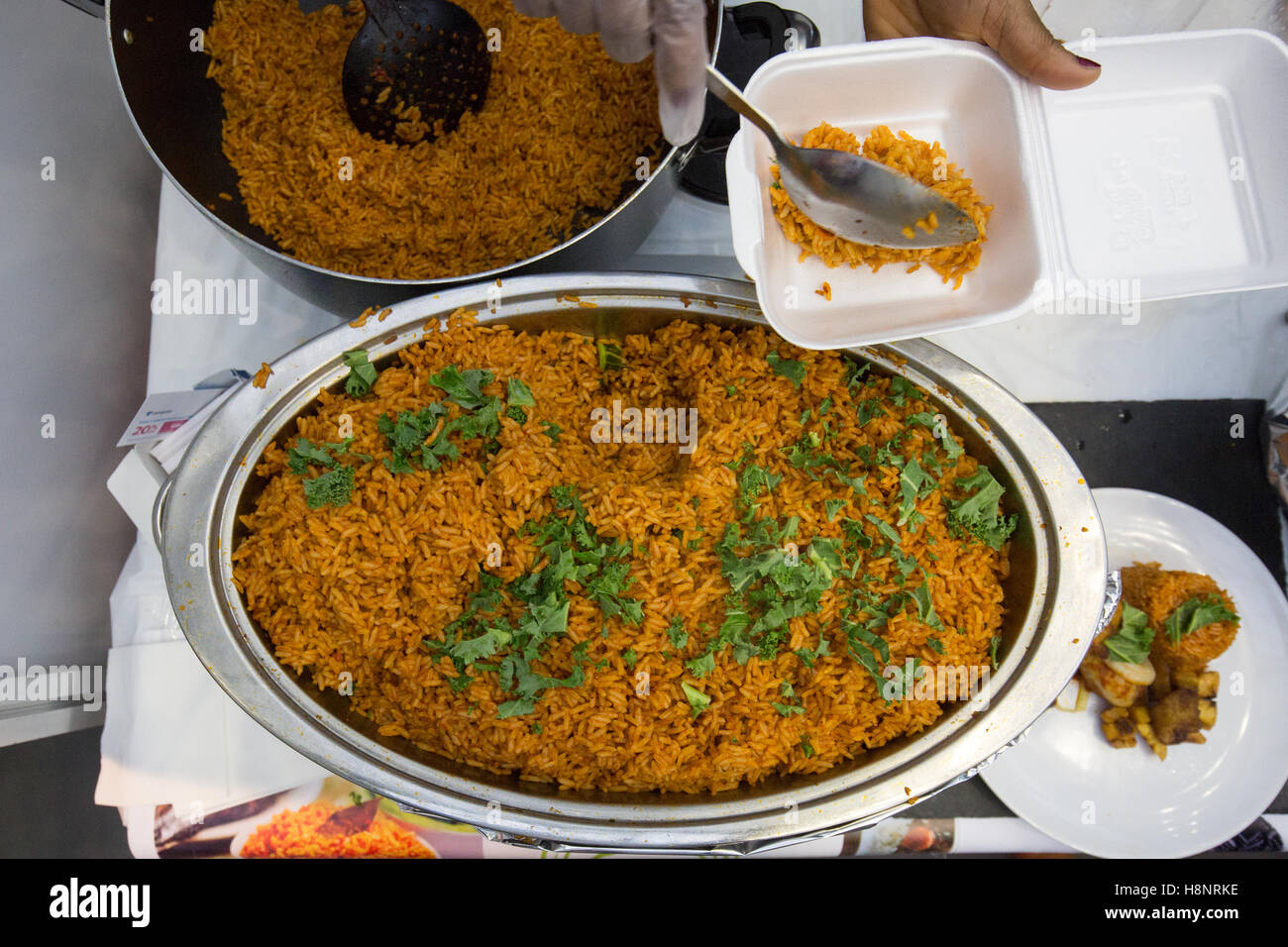 African cooking pot hi-res stock photography and images - Alamy