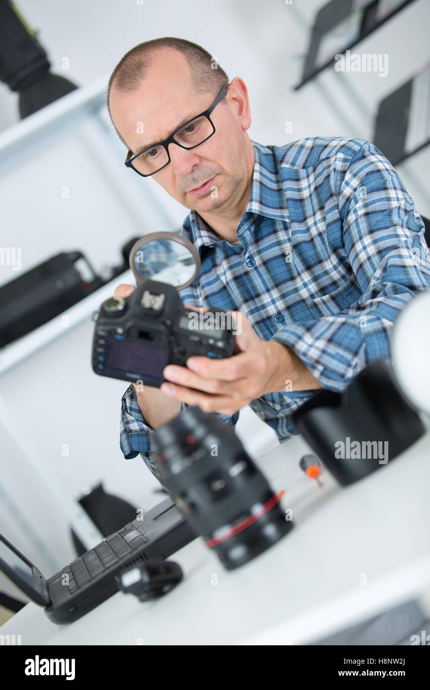 man repairing a camera at his workplace Stock Photo - Alamy