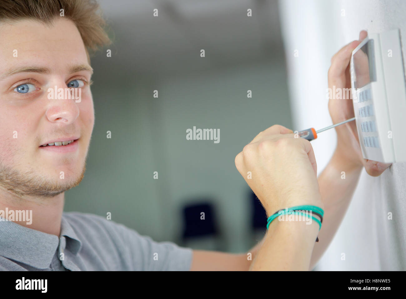 Installing shop hi-res stock photography and images - Alamy