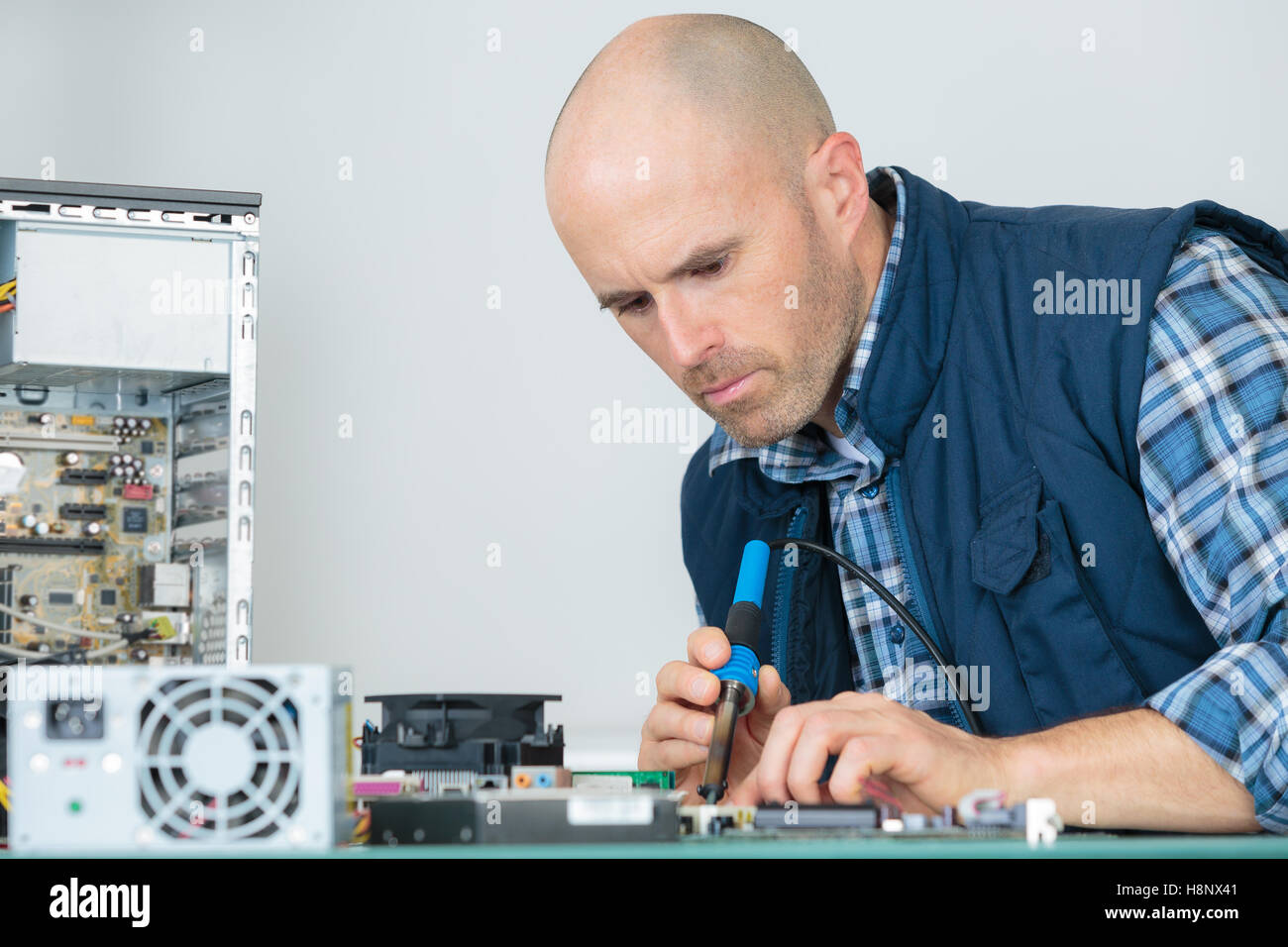 man fixing a microchip Stock Photo - Alamy