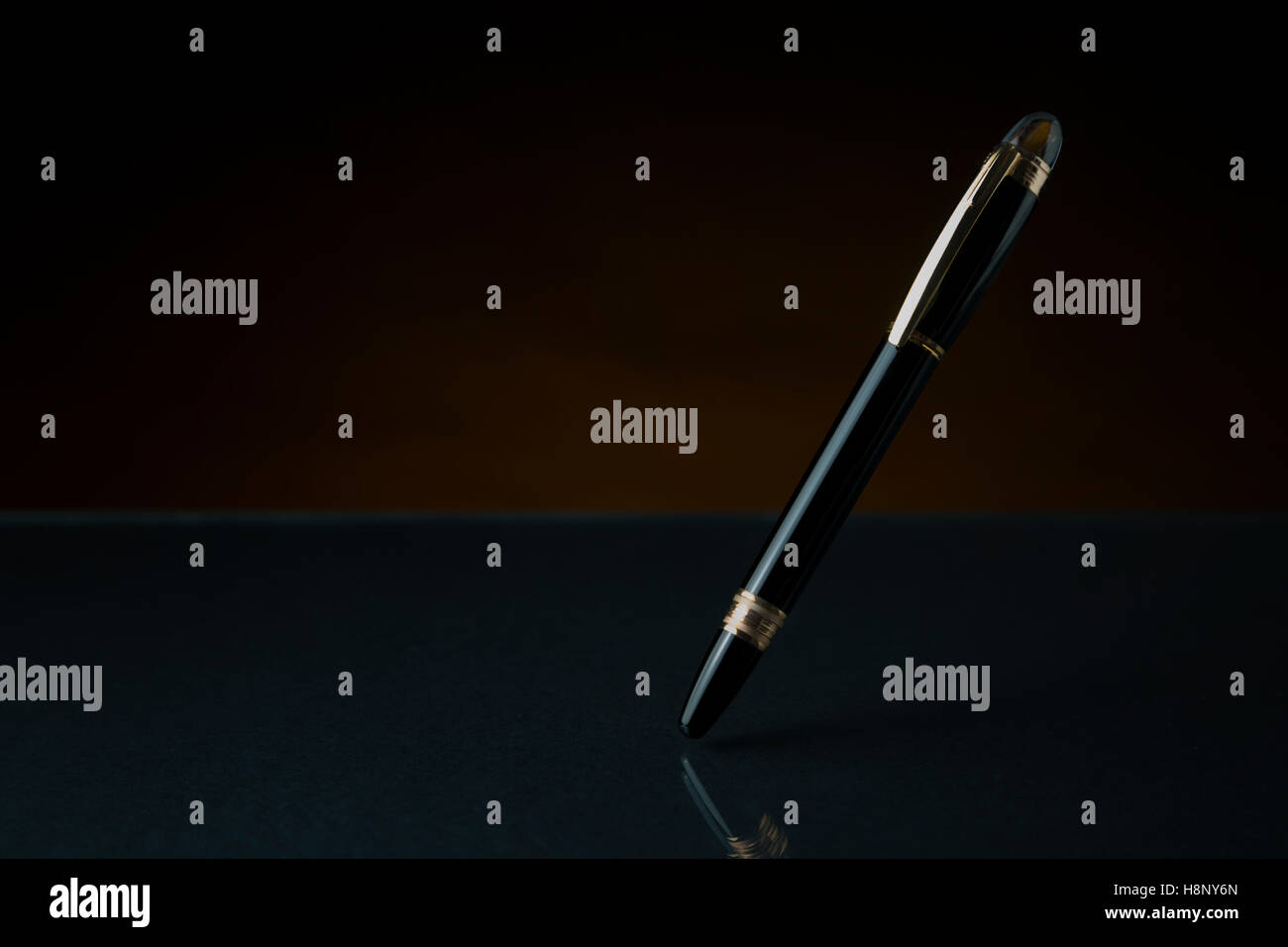 portrait of a elegant fountain pen Stock Photo - Alamy