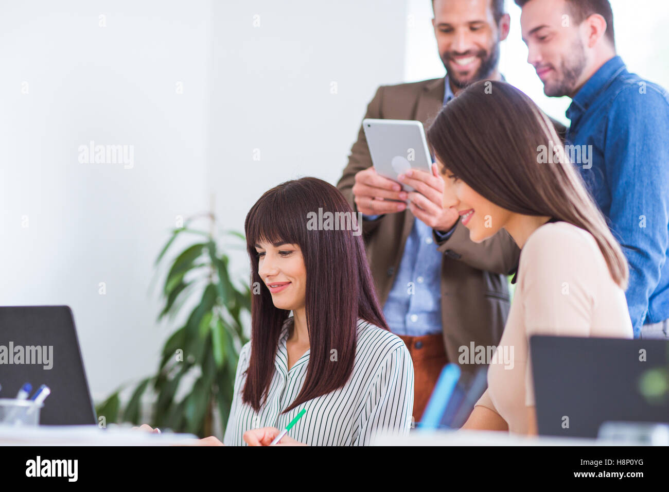 Professional men and women hi-res stock photography and images - Alamy