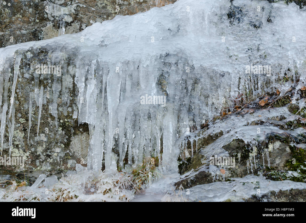 Icicle hanging from rock hi-res stock photography and images - Alamy