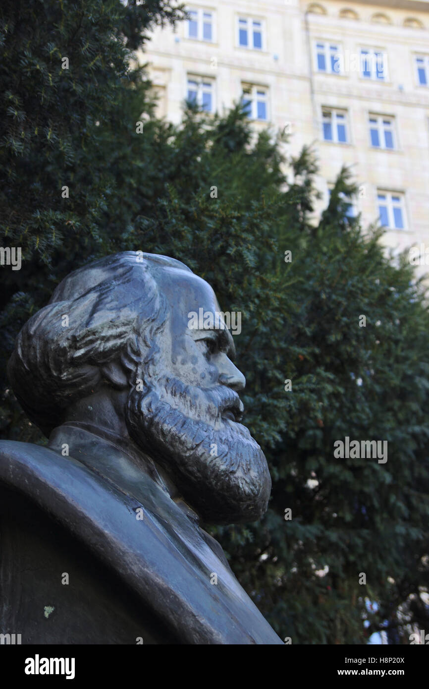 Bust of Karl Marx, Strausberger Platz, Berlin Stock Photo - Alamy