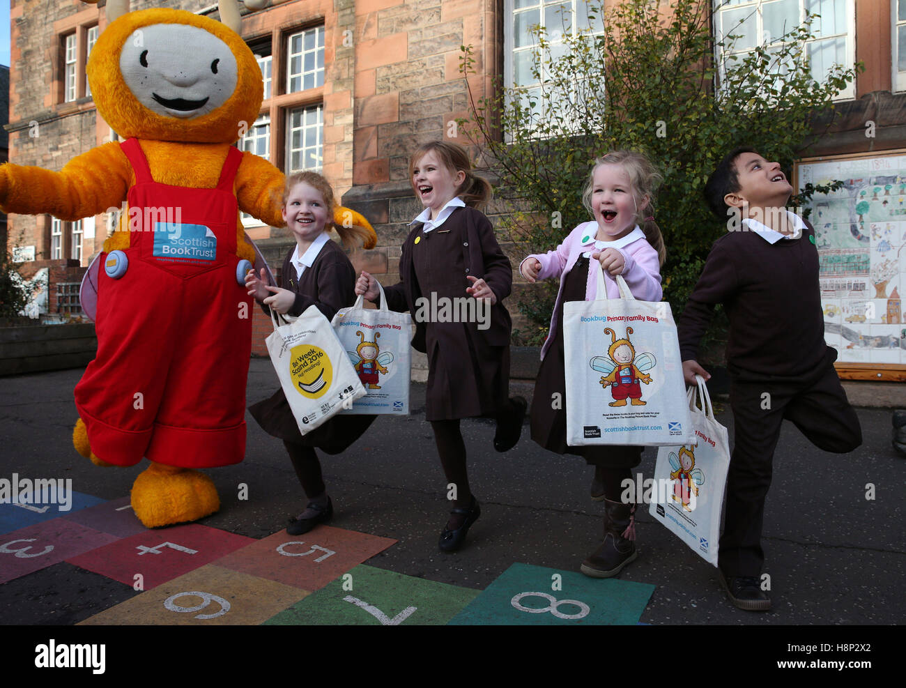 (Left to right) Marysia, Isla, Callie and Garv with Bookbug at Roseburn ...