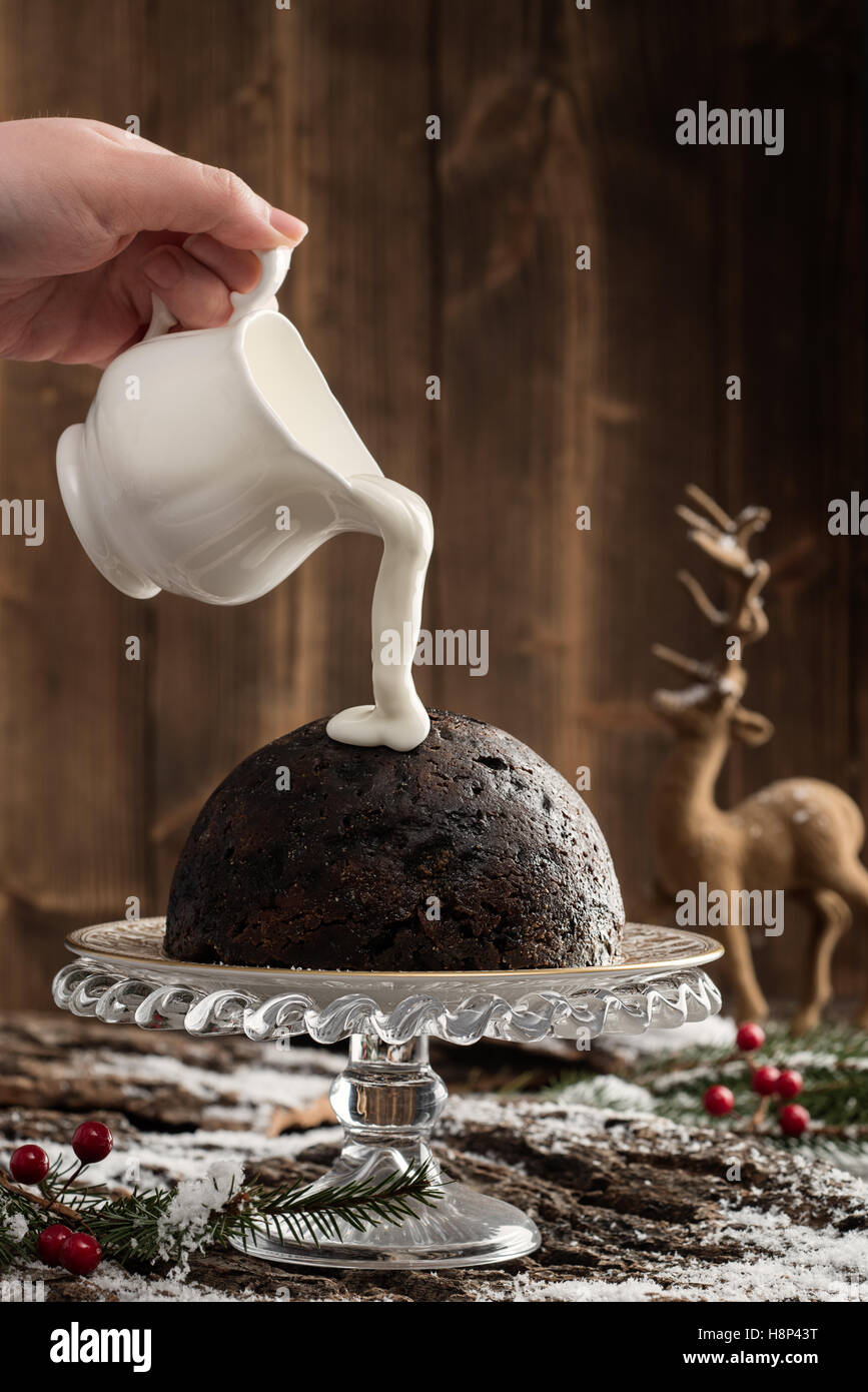 Hand pouring cream hi-res stock photography and images - Alamy