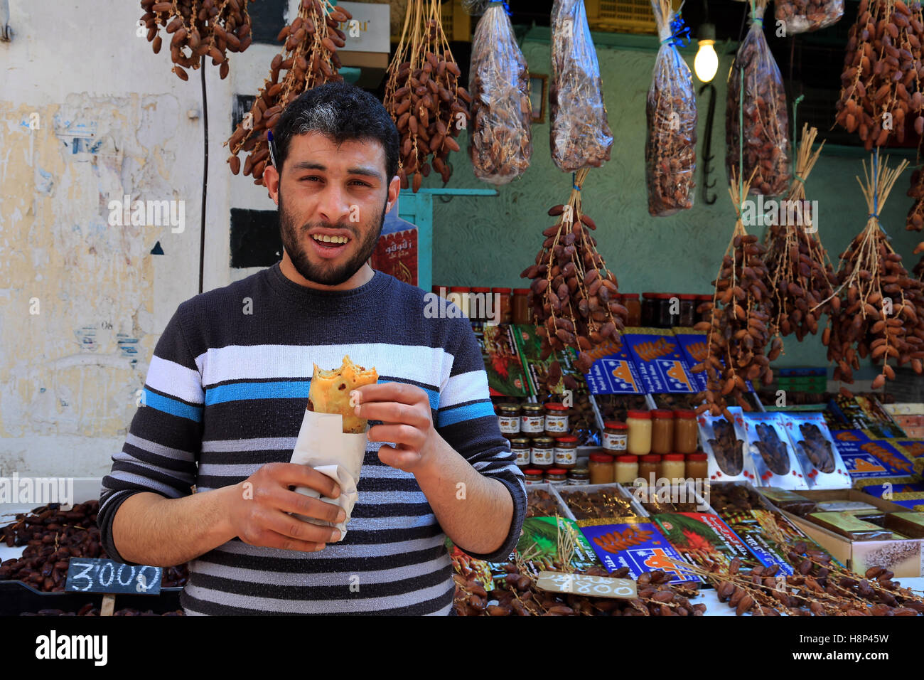 Salesman on street of Tunis, Tunisia Stock Photo - Alamy