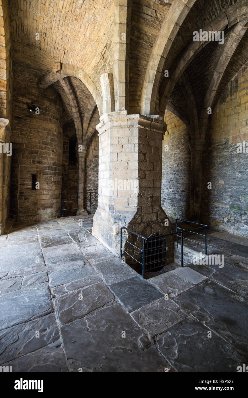 Castle interior england hi-res stock photography and images - Alamy