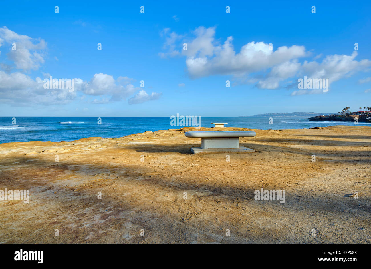 benches at overlook point above the ocean. Sunset Cliffs Natural Park ...