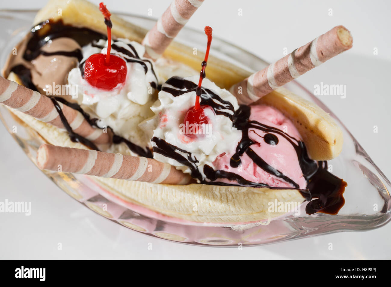 Banana split, and ice cream dessert with toppings Stock Photo - Alamy