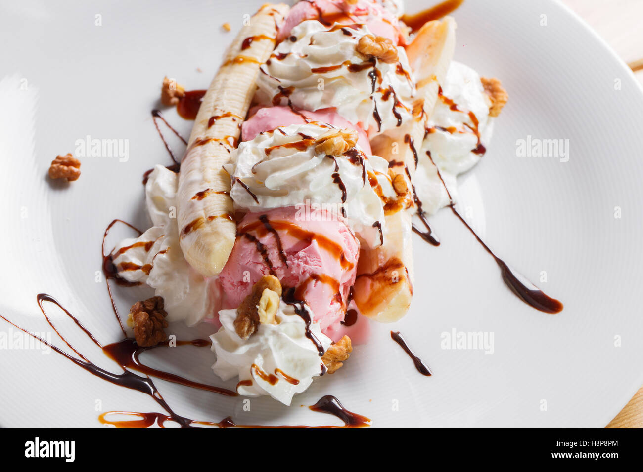 Banana split, and ice cream dessert with toppings Stock Photo - Alamy
