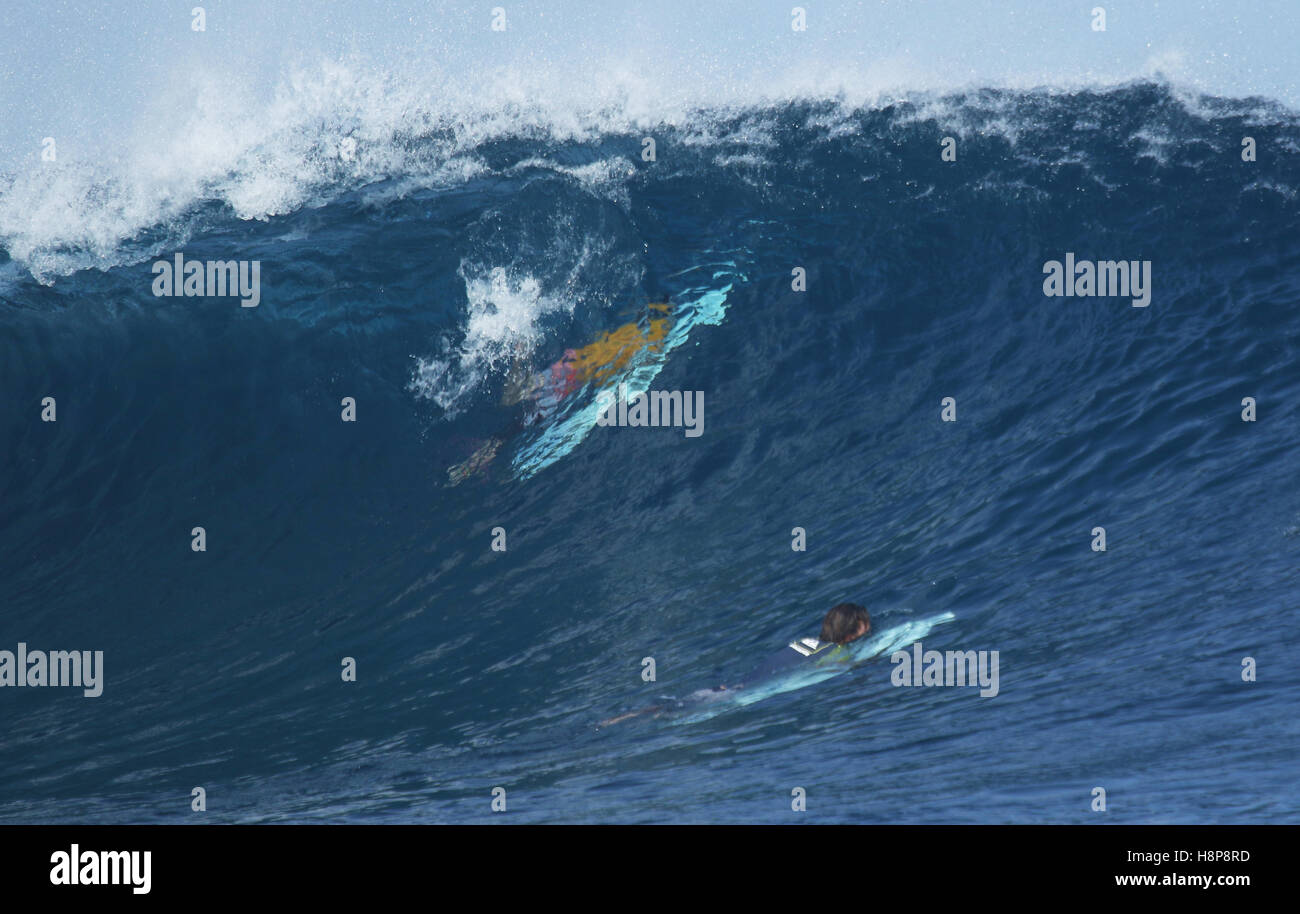 Under wave hi-res stock photography and images - Alamy