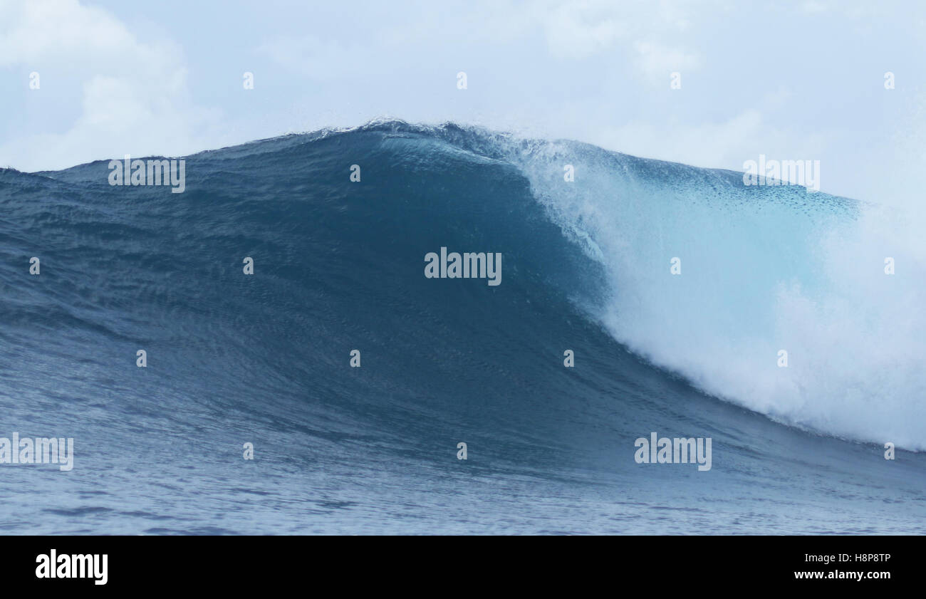 Empty wave hi-res stock photography and images - Alamy