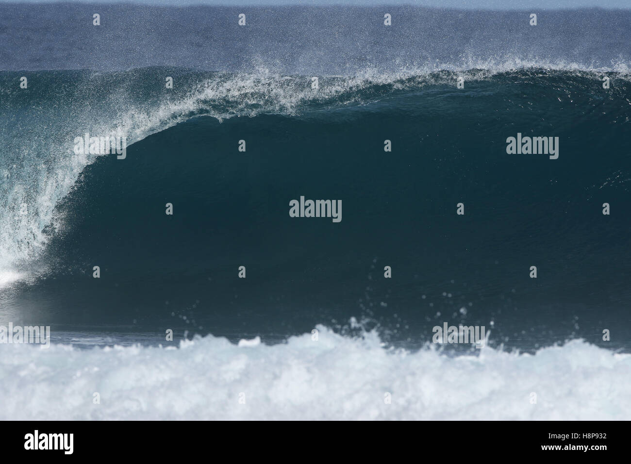 Empty wave hi-res stock photography and images - Alamy