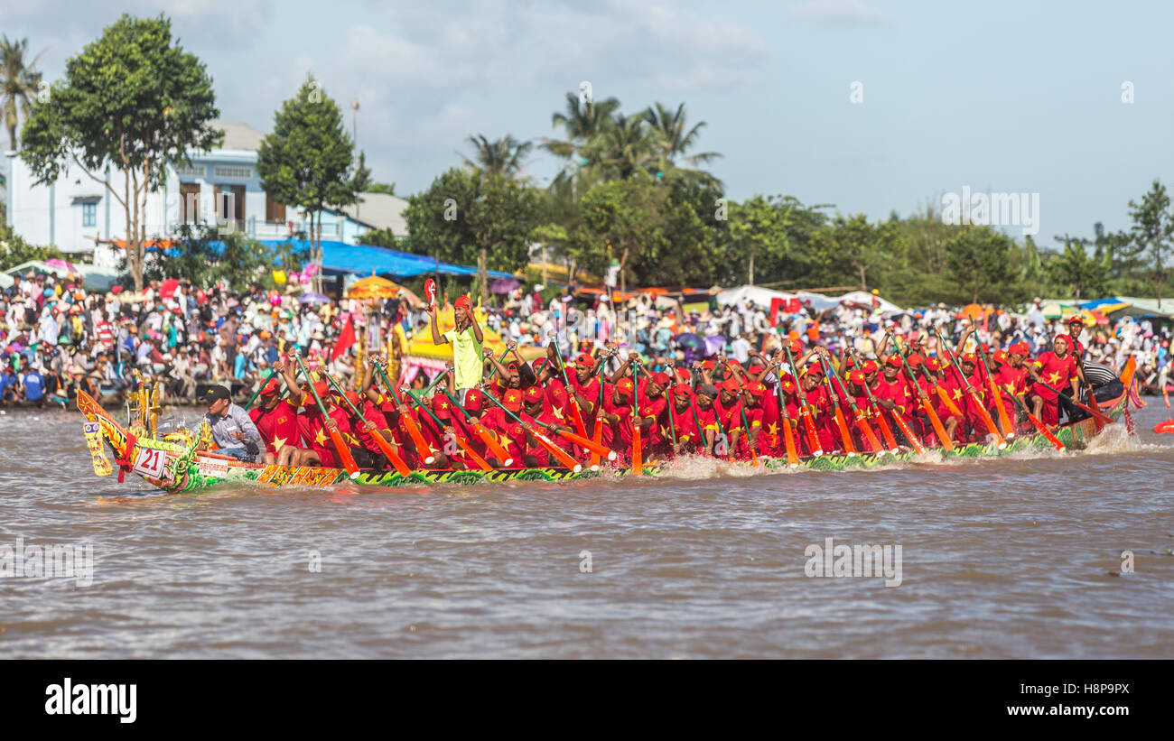 Traditional cambodian boat hi-res stock photography and images - Alamy