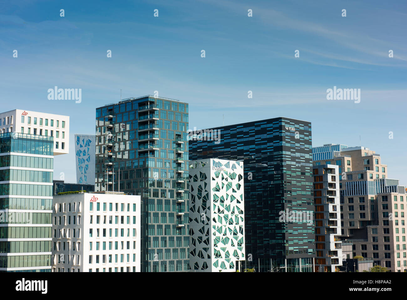 Waterfront apartment buildings on hi-res stock photography and images ...