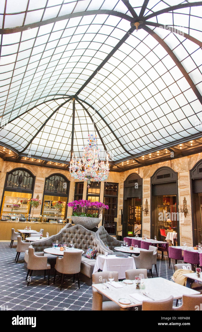 Reception area and atrium in the Grand Hotel Stock Photo - Alamy