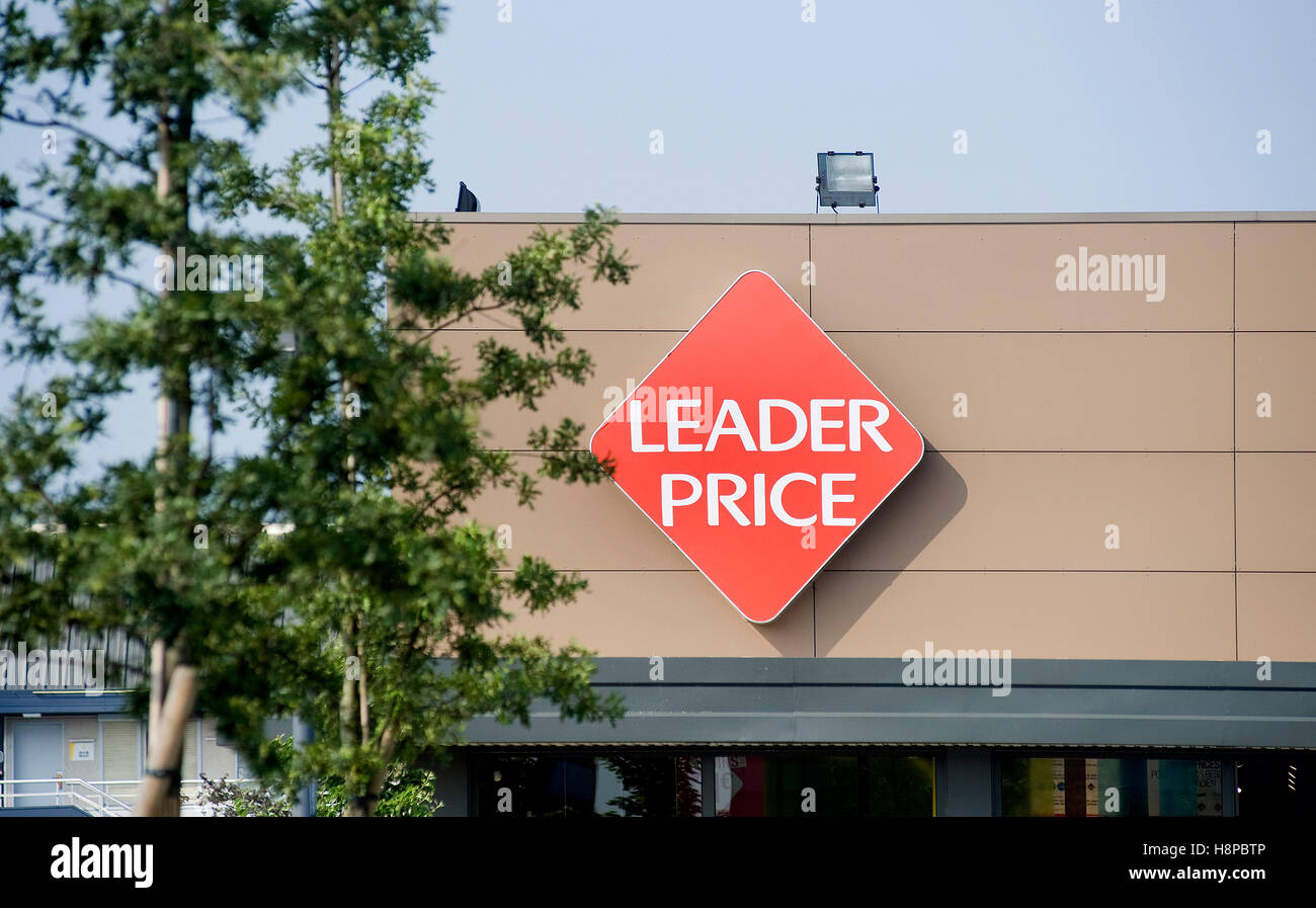 Leader price hi-res stock photography and images - Alamy