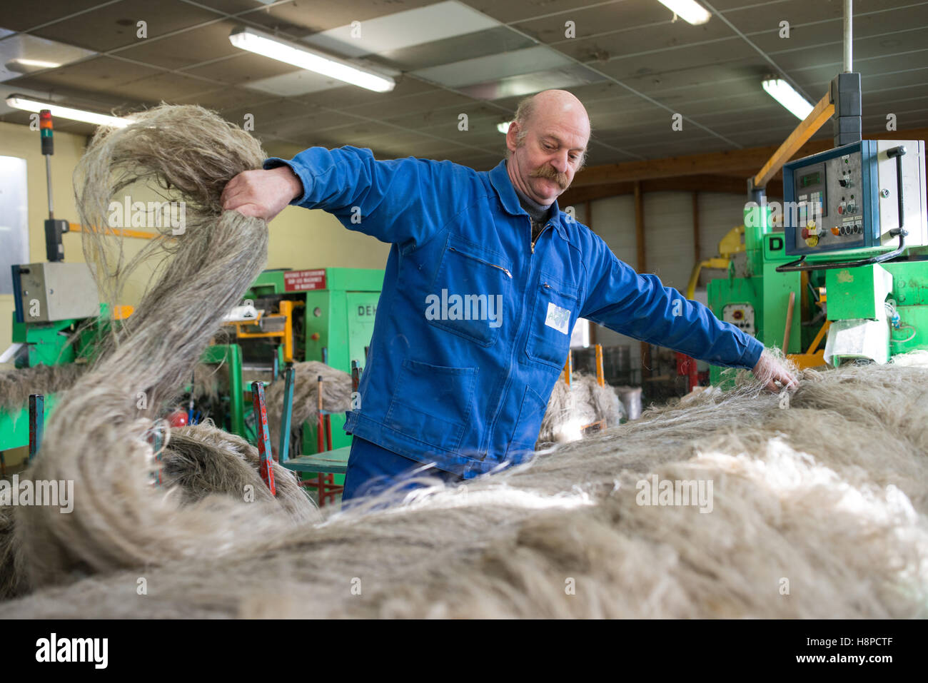 Agy Lin, agricultural cooperative specialized in flax scutching, in ...