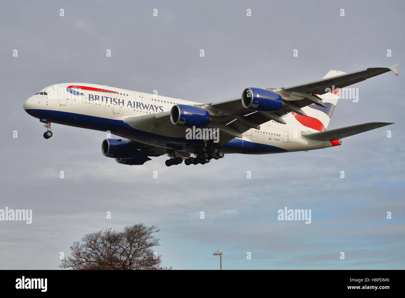 British Airways Airbus A380-800 G-XLEC landing at London Heathrow ...