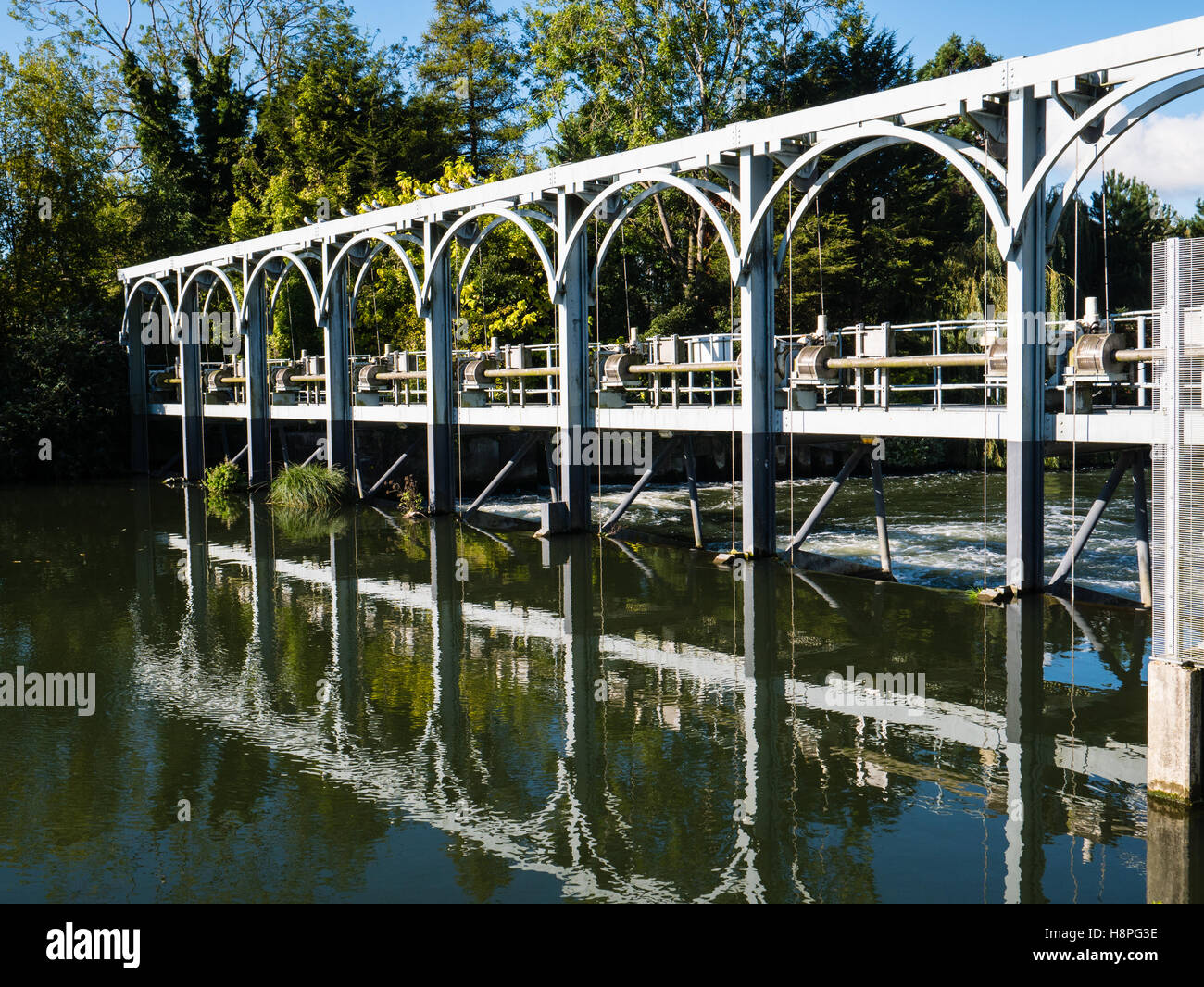 Marsh Lock, Weir, River Thames, Henley-on-Thames, Oxfordshire, England ...