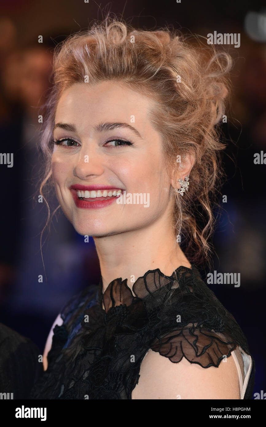 Alison Sudol attending the Fantastic Beasts and Where to Find Them ...