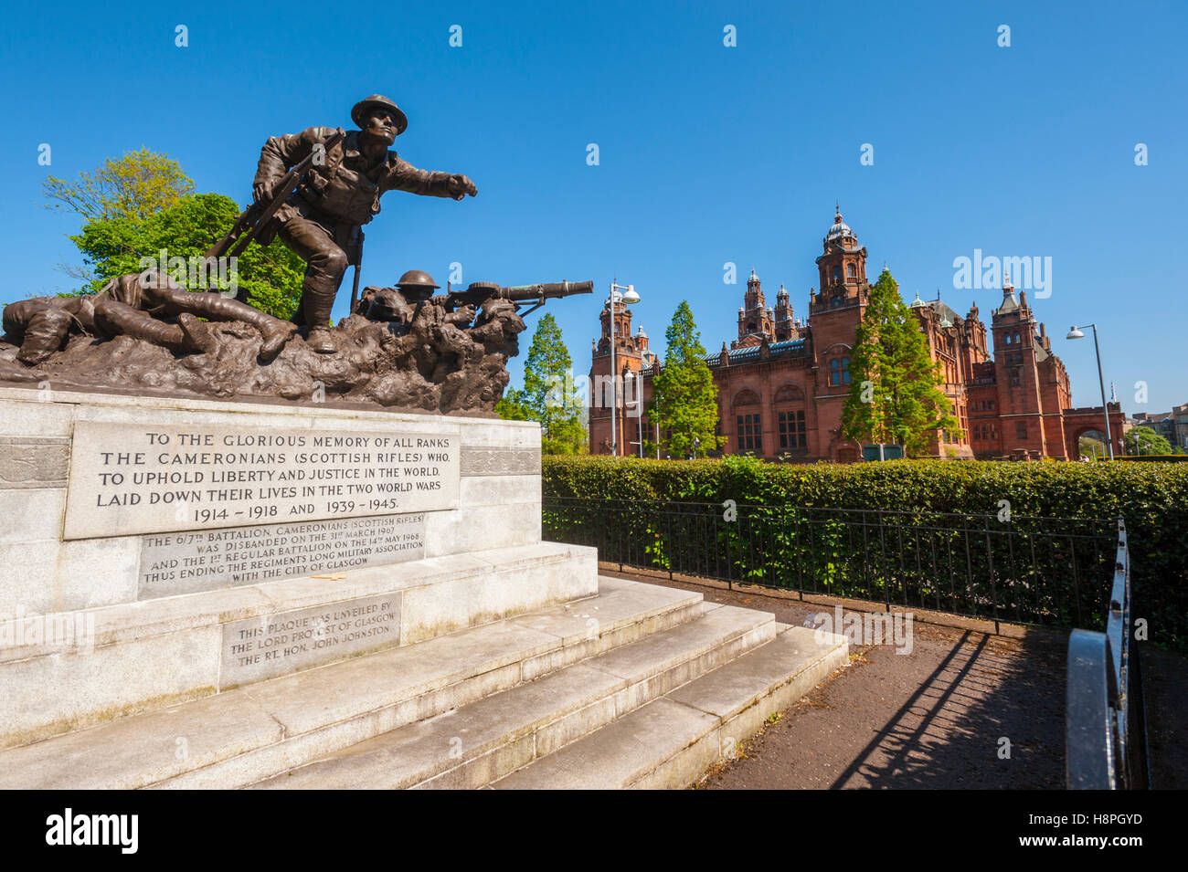 War memorial to the Cameron Highlanders with the kelvingrove aert ...
