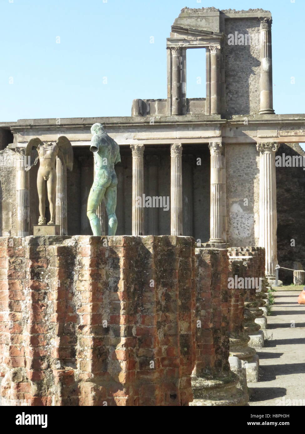 Ruins at Popeii including sculpture by Igor Mitoraj Stock Photo - Alamy