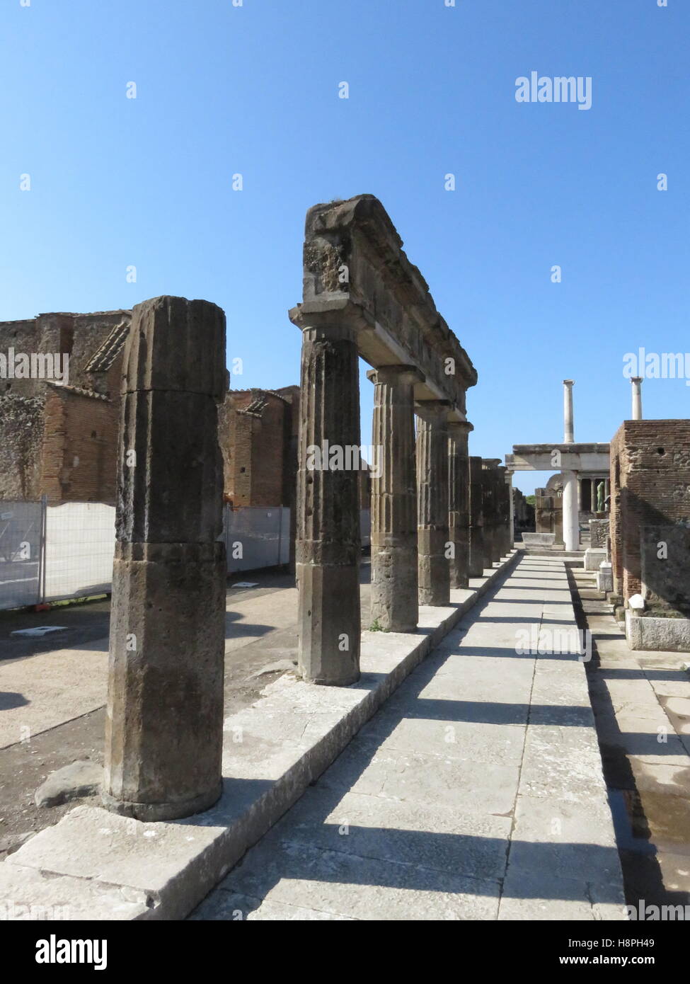 Pompeii sculptures hi-res stock photography and images - Alamy