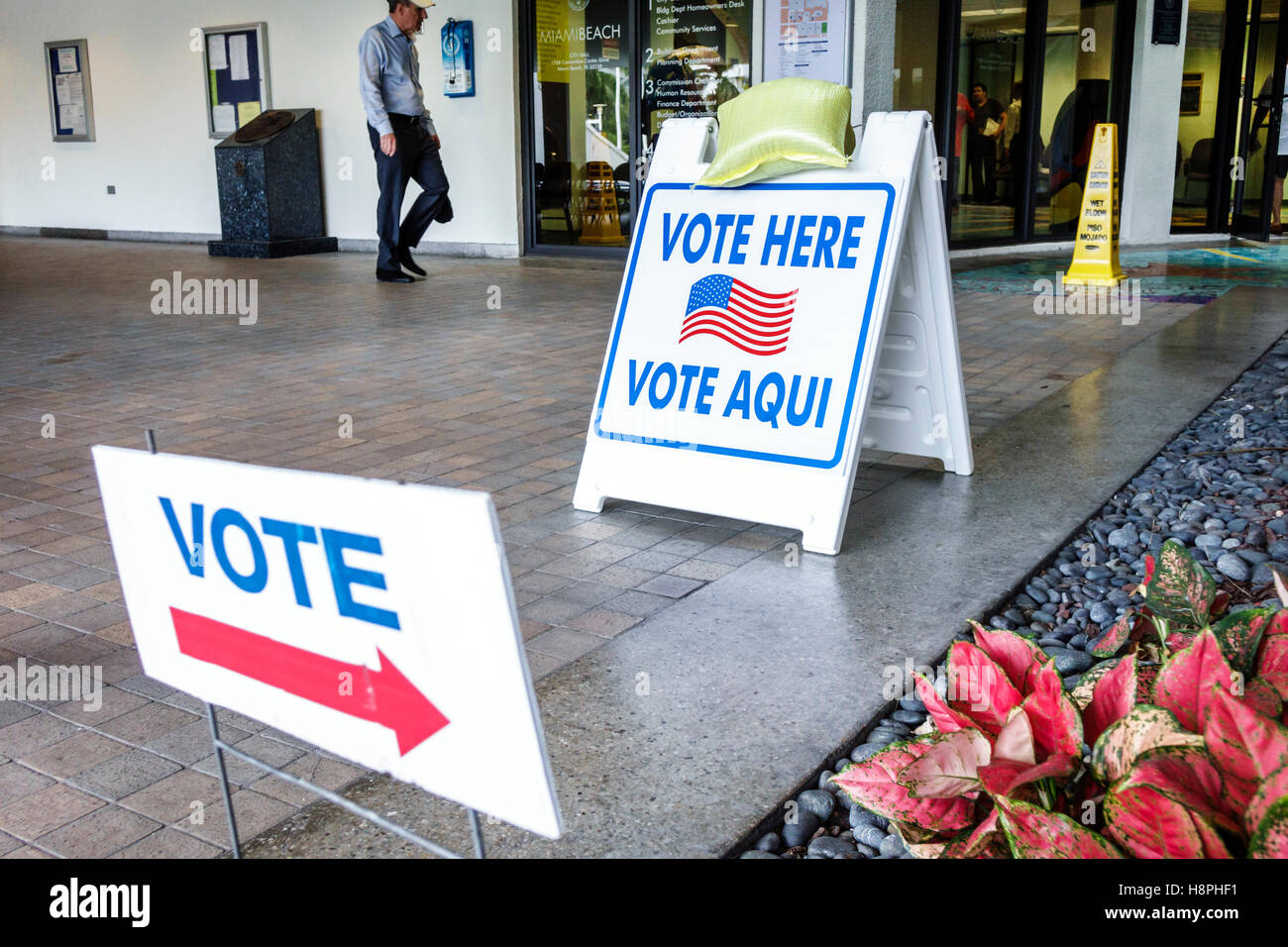 City Hall Polling Place Station High Resolution Stock Photography and ...
