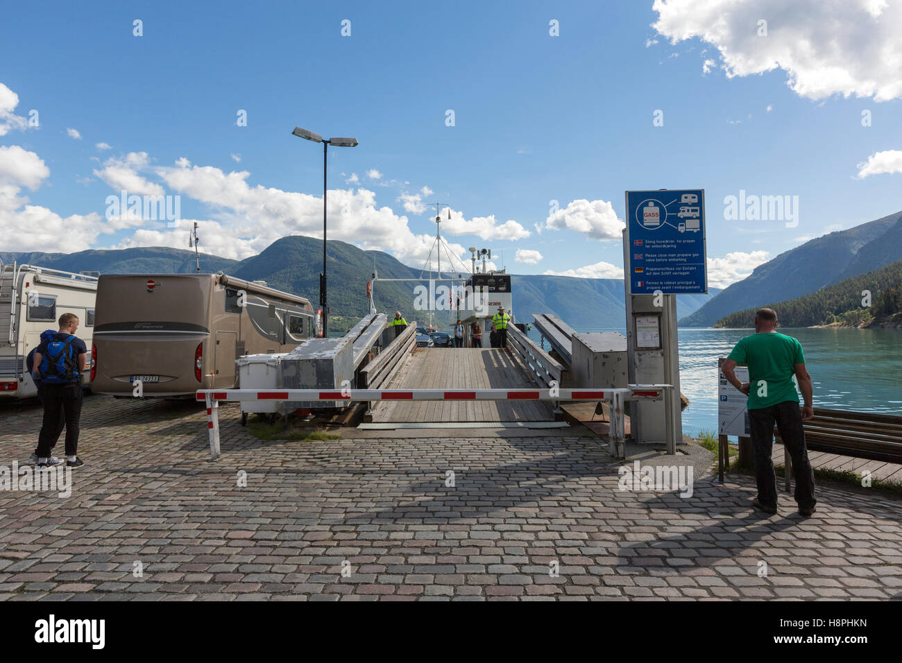 Waiting for the car ferry to Ornes in Solvorn is a village in Luster ...