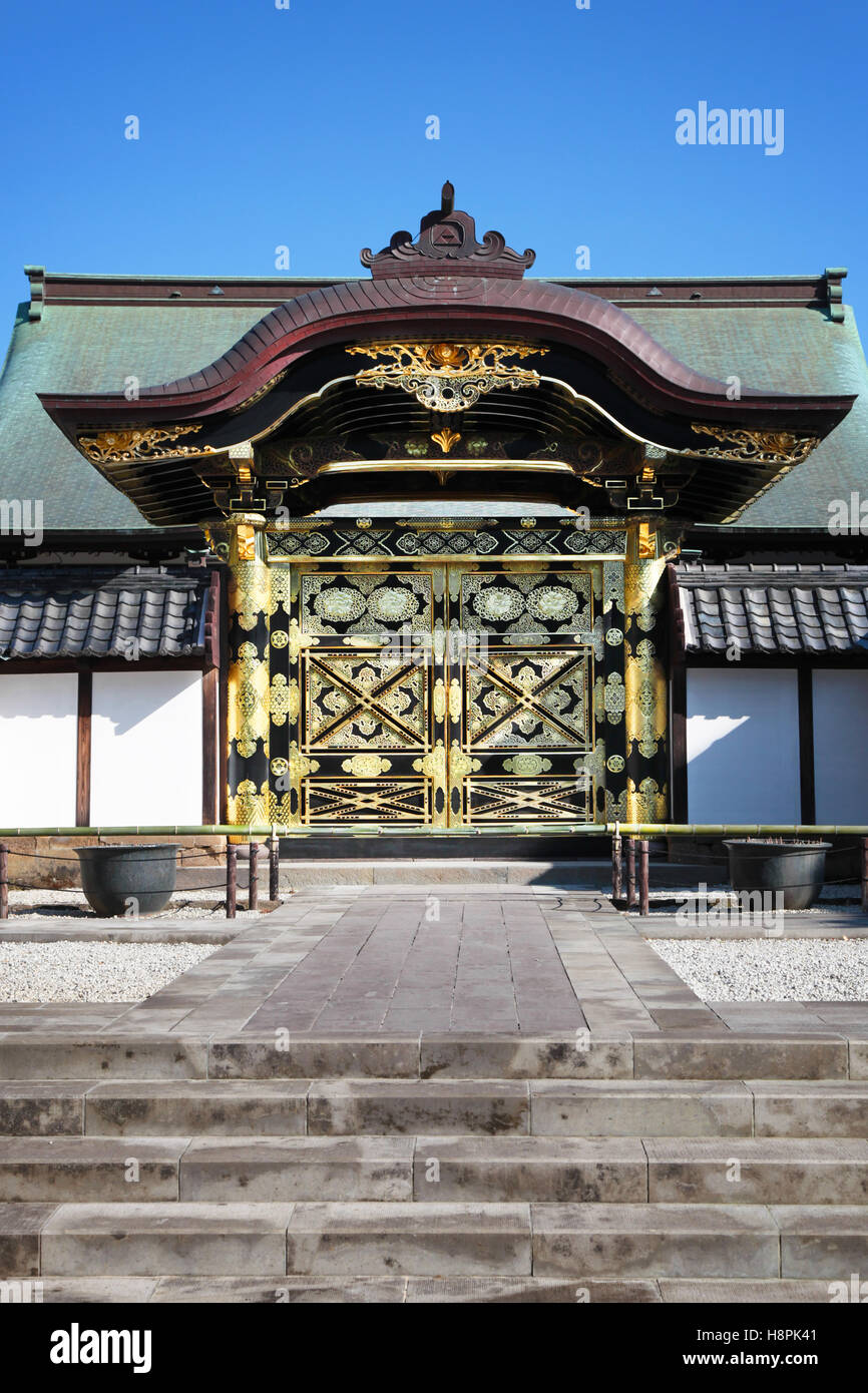 Japanese Temple Front Gate Stock Photo - Alamy