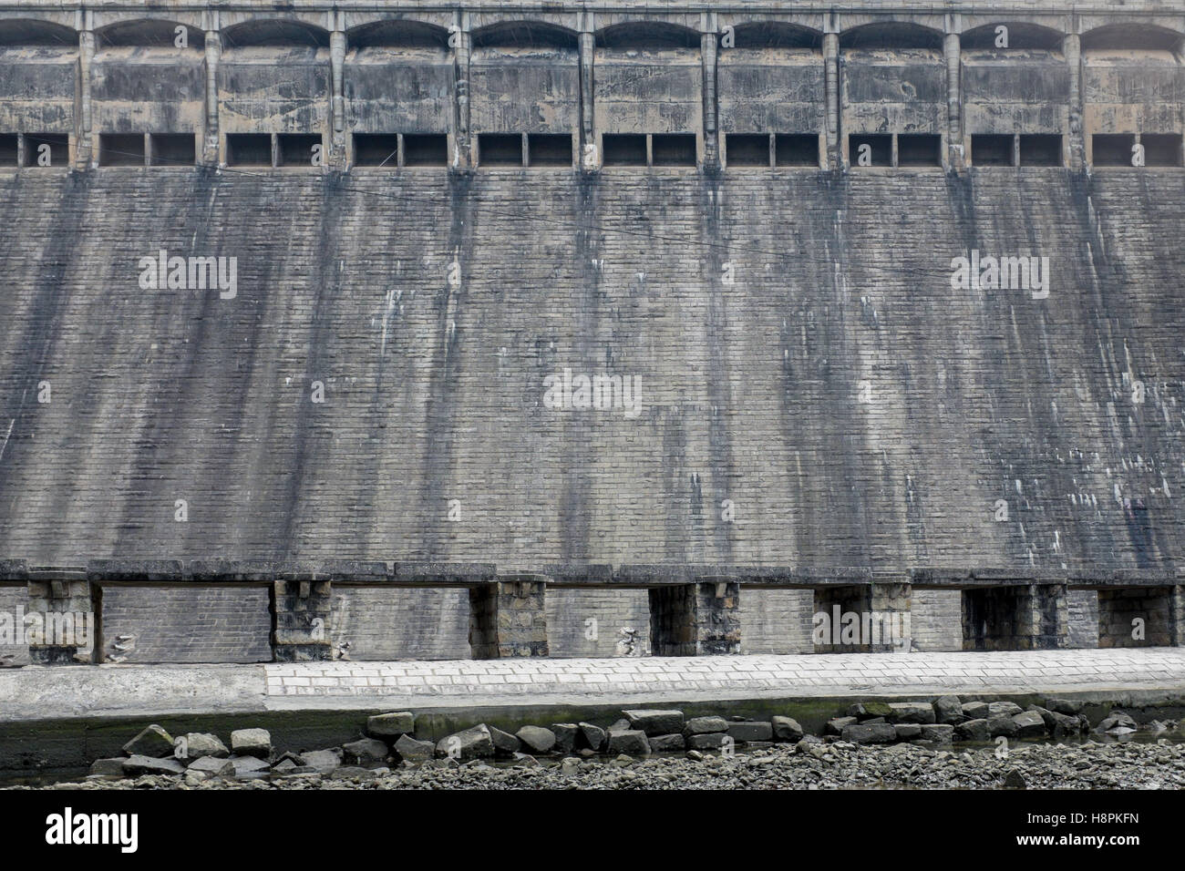 Front view of a grey dam Stock Photo - Alamy
