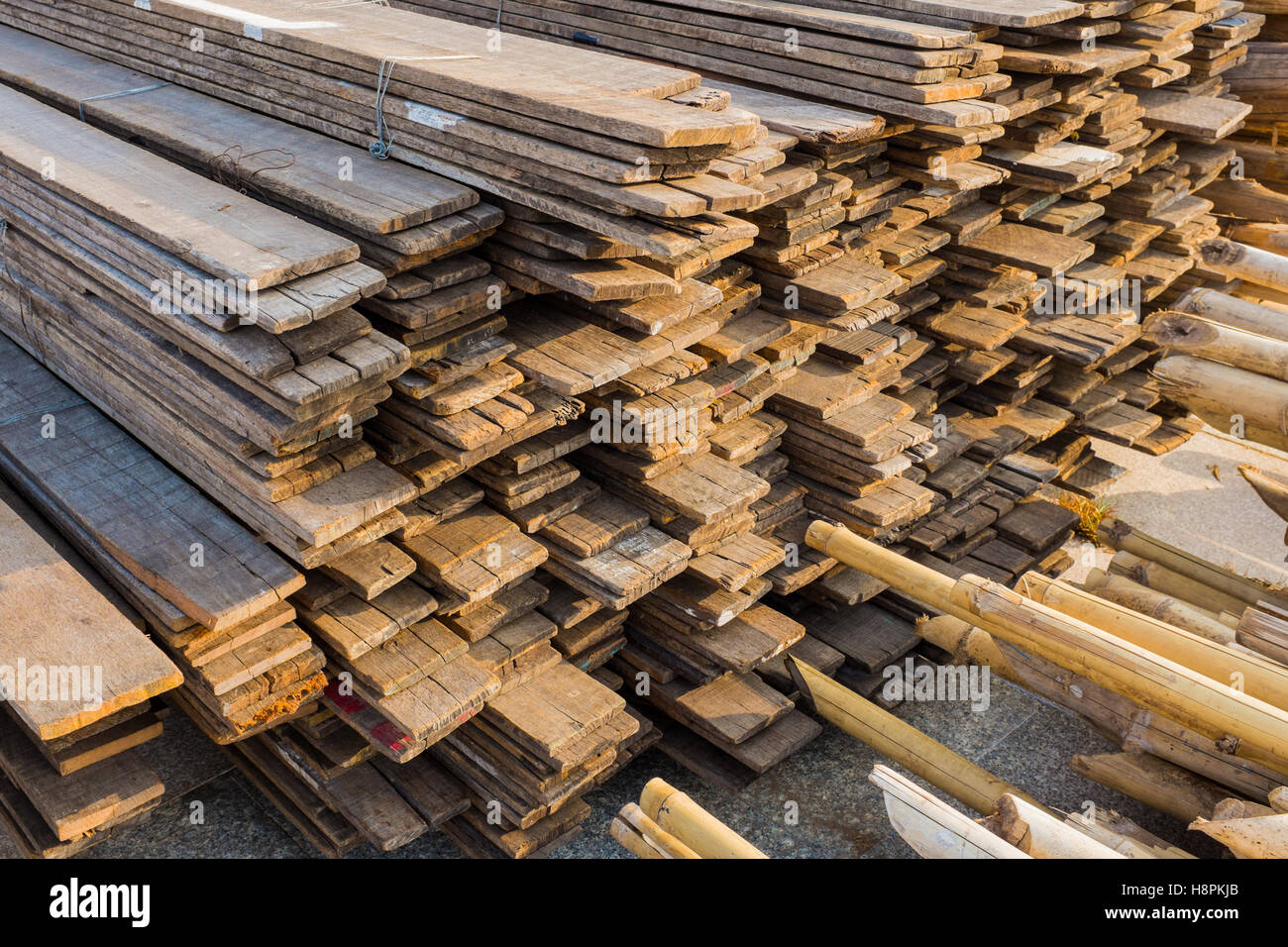 Construction material wood Stock Photo - Alamy