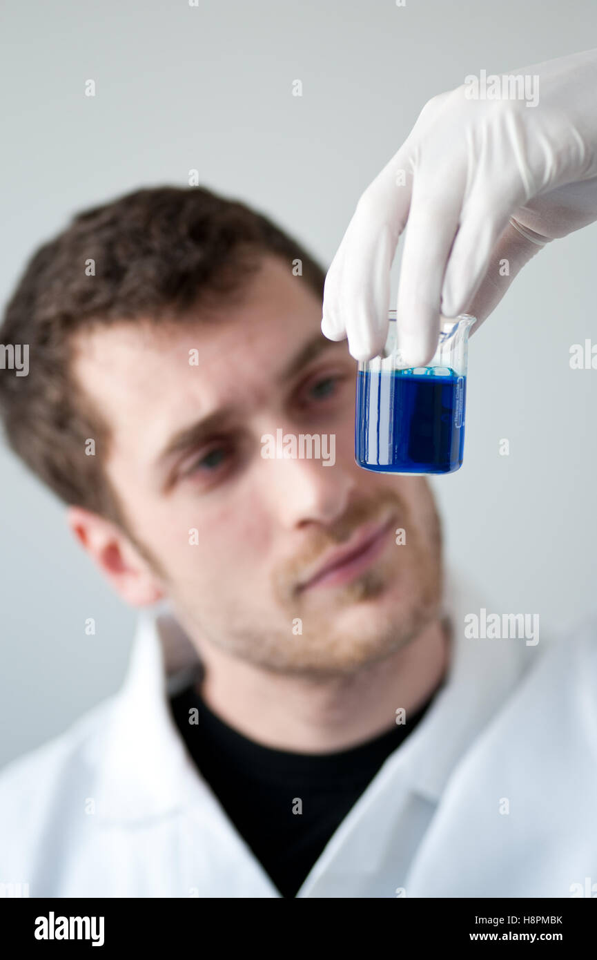 Beakers measuring science liquids laboratory hi-res stock photography ...