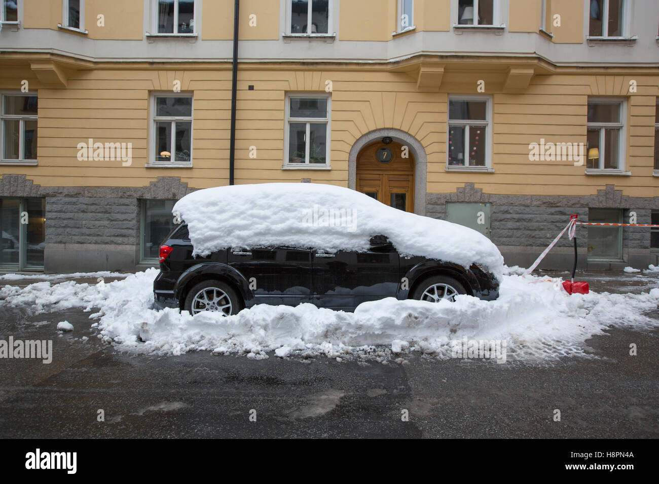 Snowed car after a heavy snowfall Stock Photo - Alamy